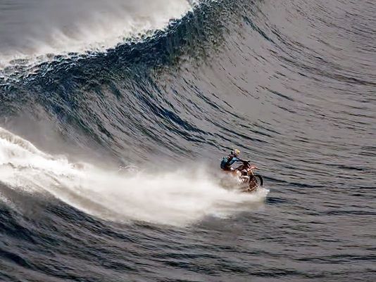 Watch: Stunt rider goes surfing on his dirt bike | 12newsnow.com