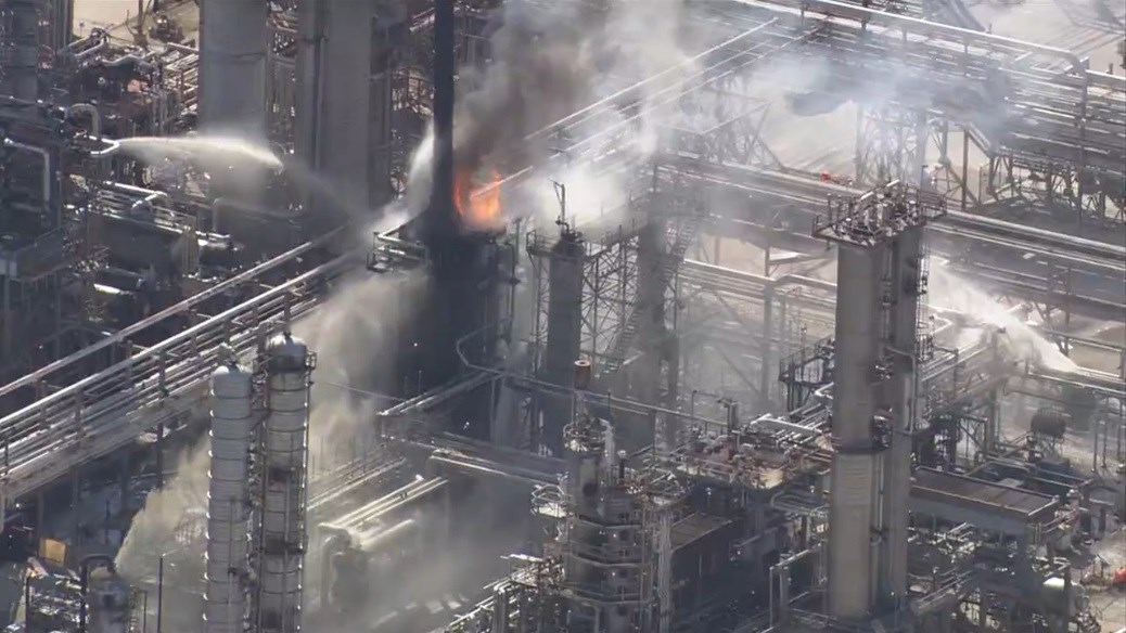 Firefighters battle blaze at Exxon Mobil plant in Baytown | 12newsnow.com